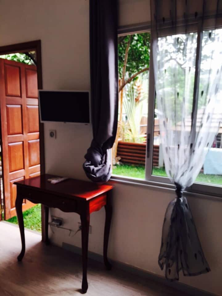 Bungalow Avec Jardinet Centre Ville - Nouméa