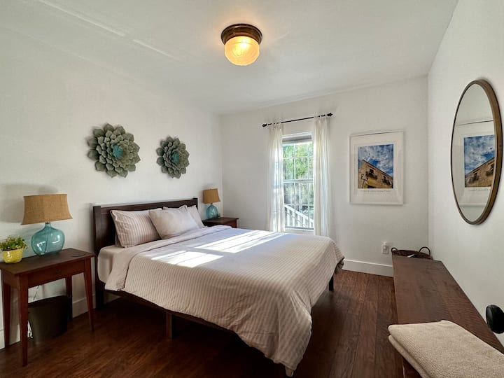 Casa Alamar Room: A Charming Sb Getaway - Santa Barbara, CA