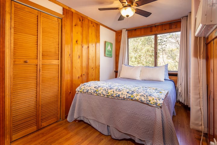 Kaweah River Cabin 3 Min To Sequoia National Park! - Three Rivers, CA