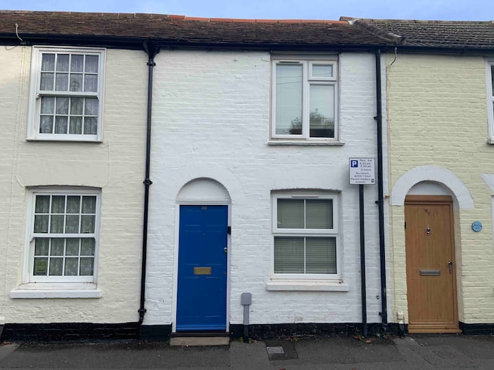 1 Bedroom Cottage With Dedicated Workspace - Deal