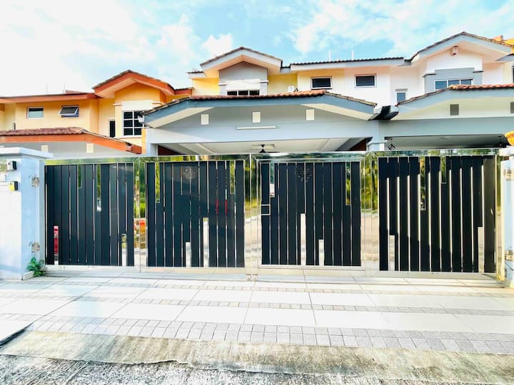 Ee Summer Guest House 2.0｜8 Pax ｜4 Beds - Seremban