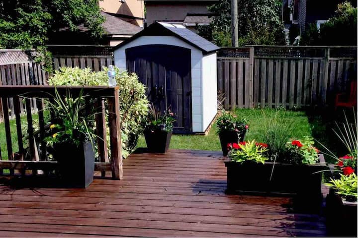 Rustic Cottage In The Heart Of The City - Niagara-on-the-Lake