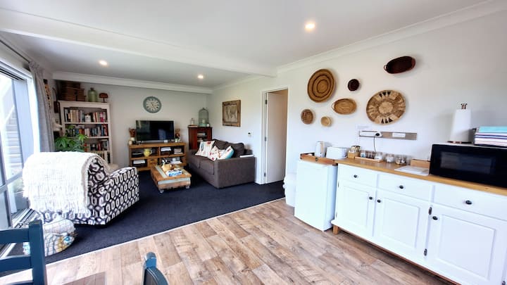 Miss B's - Rest & Relax Taupo
Guest Suite - Taupō