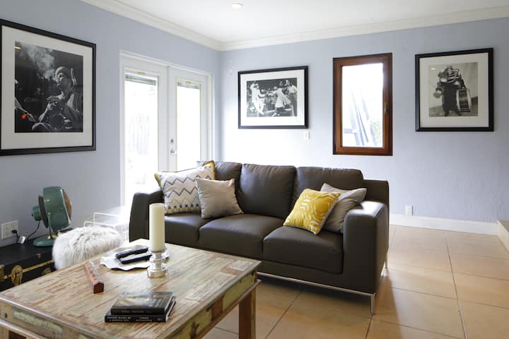 Private Room In Artist Home - Miami, FL