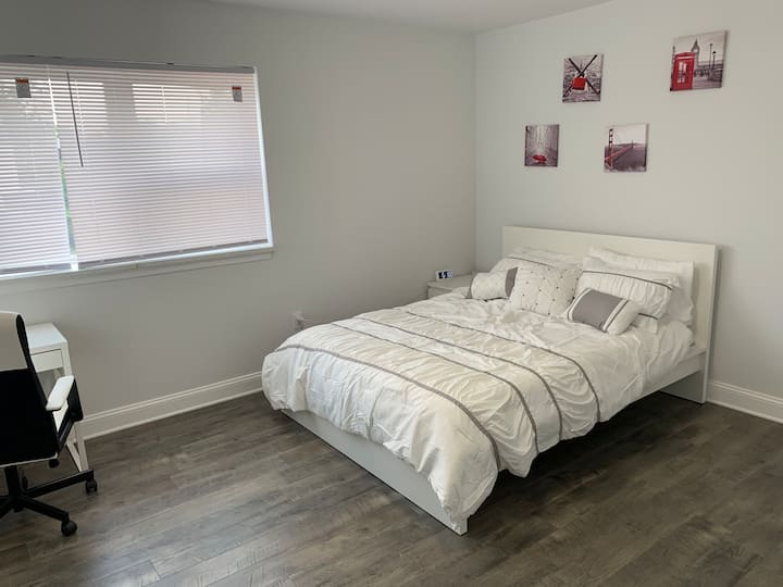 Spacious Modern Apartment - Philadelphia, PA
