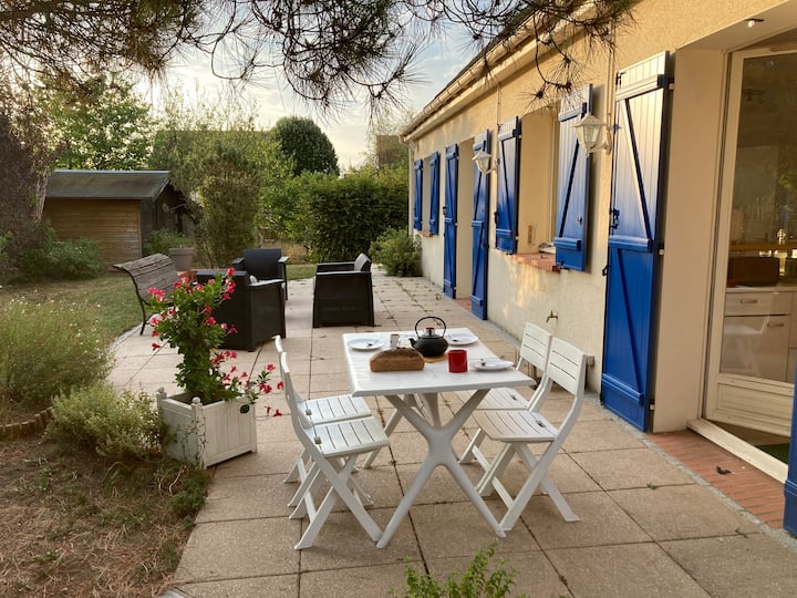 Chambre Au Calme, Dans Une Maison Avec Jardin. - Orléans