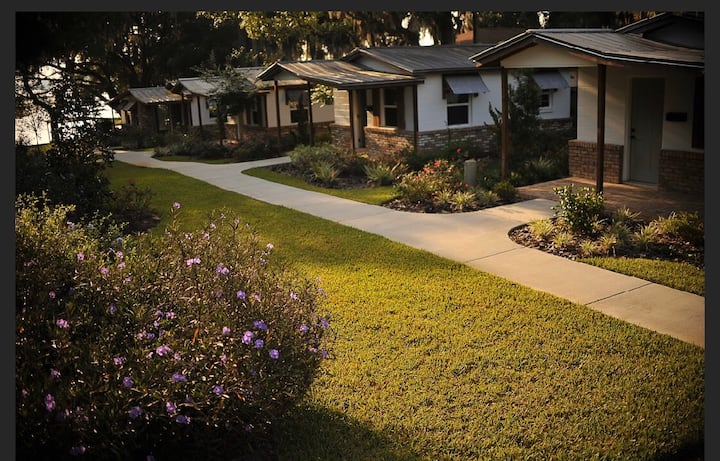 Lake Breeze Cottage 3 - Inverness, FL