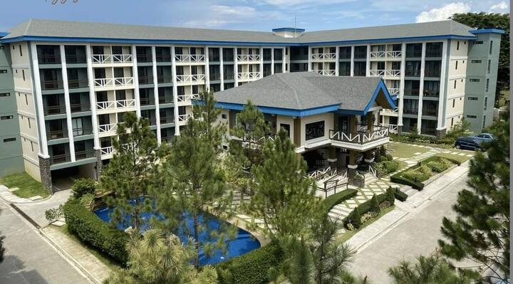 Cozy Condo@pine Suites Tagaytay Wifi/netflix+pool - Amadeo
