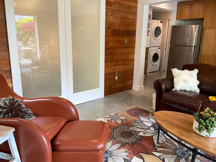 Gorgeous Garden Getaway, Near Cafes, Parks - Kirkland, WA