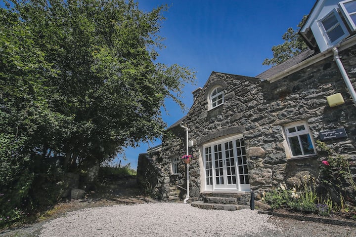 Peaceful Writers' Retreat Cottage Close To The Sea - North Wales