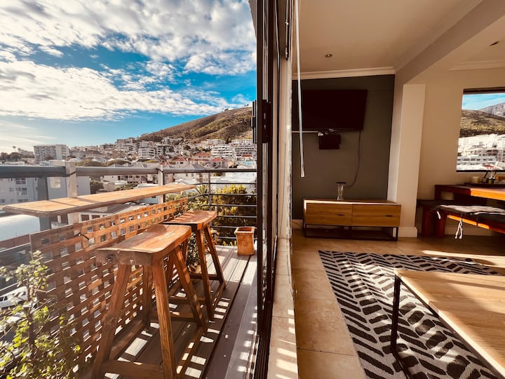Bright, Airy Apartment In Central Seapoint. - Cape Town