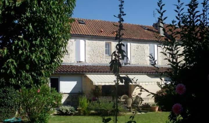 Appartement Autonome Dans Belle Charentaise Centre - Saujon