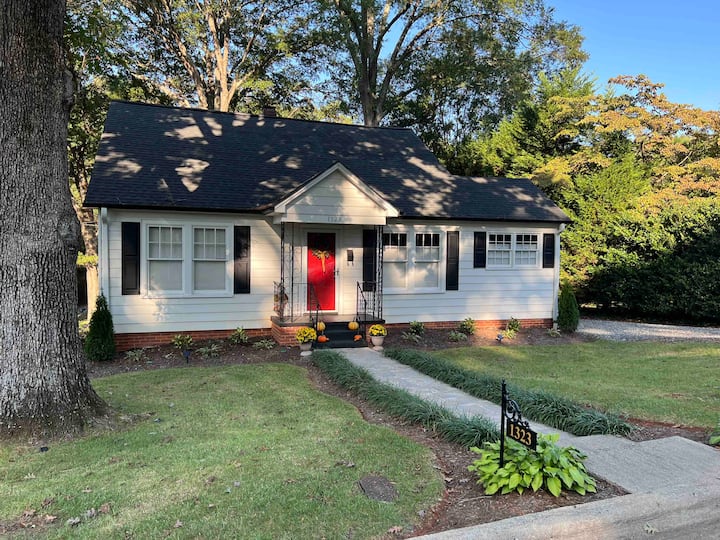 Welcome To Four Oaks Cottage! - Hickory, NC