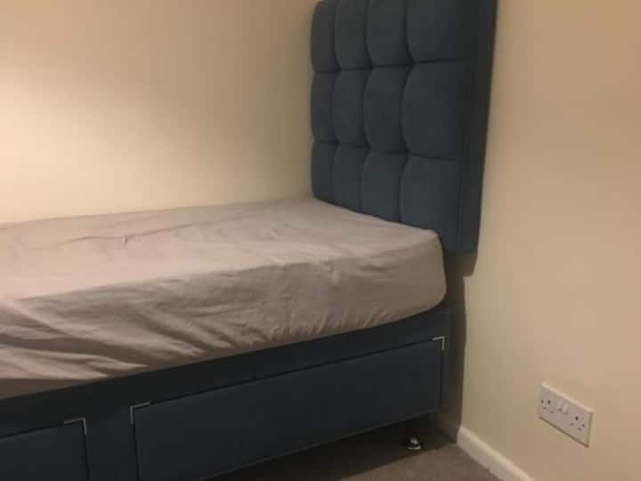 Single Room In A Shared House - 赫默爾亨普斯特德