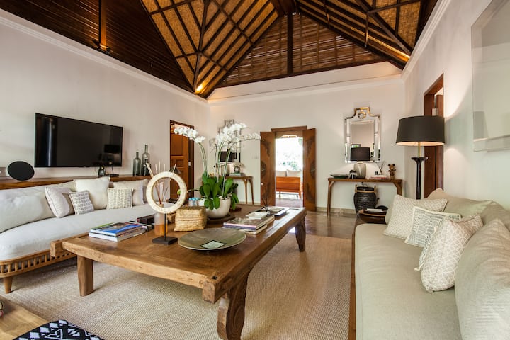 Luxurious Home: The Green Door Villa - Sanur