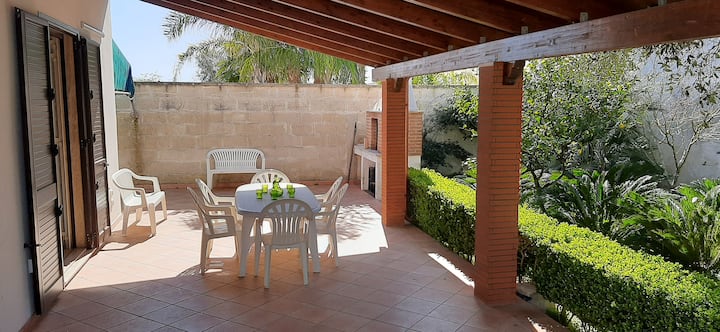 Villetta Indipendente Con Ampio Giardino - Torre Lapillo