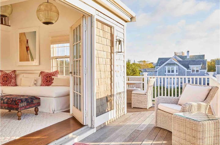 Beautiful Beach Aerie On Brant Point - Nantucket, MA