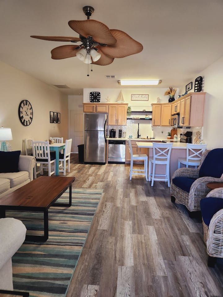 Beach Fix! Poolside Townhome < 1 Mile To Beach - Corpus Christi, TX