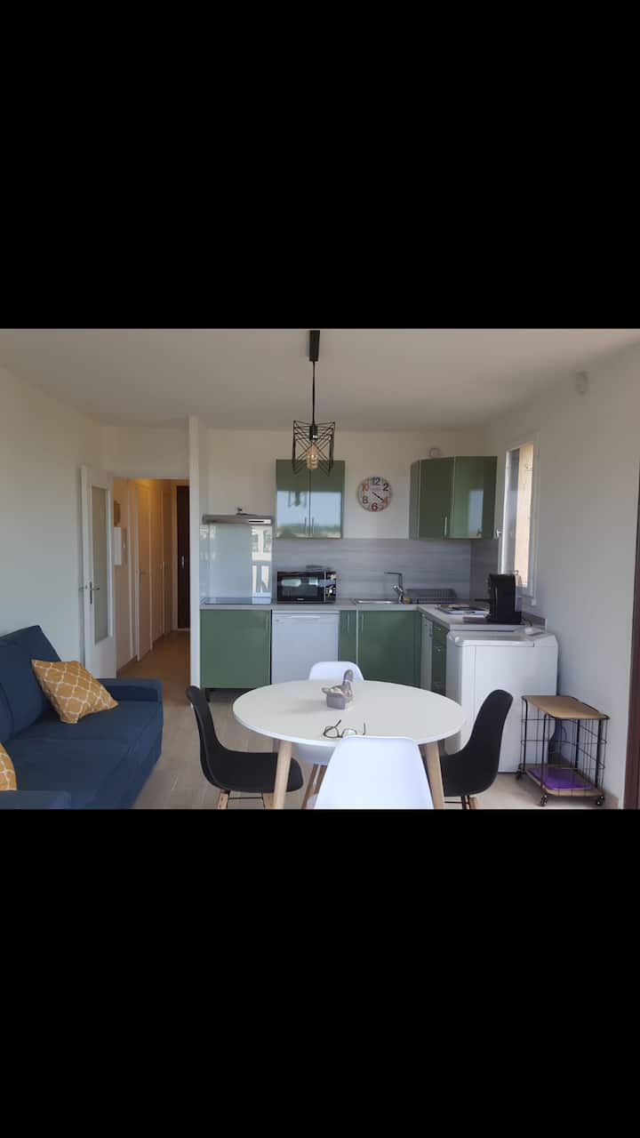 T2 Avec Terrasse, 4 Couchages, à 600m De La Plage. - Cavalaire-sur-Mer