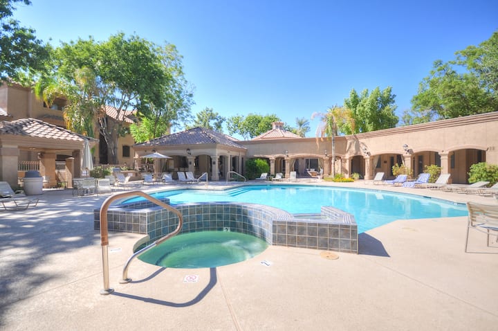 Resort-style In The Heart Of North Scottsdale - Scottsdale, AZ