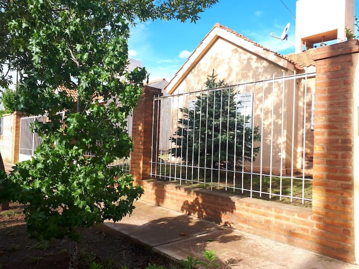 Casa En Villa De Merlo, Excelente Precio - Merlo