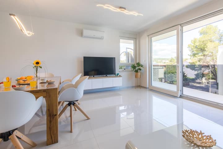 Argonaut - Beautiful Rooftop Terrace - Krk