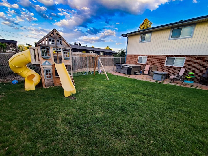 Spacious Foothills Home With Very Beautiful Views - Lakewood, CO