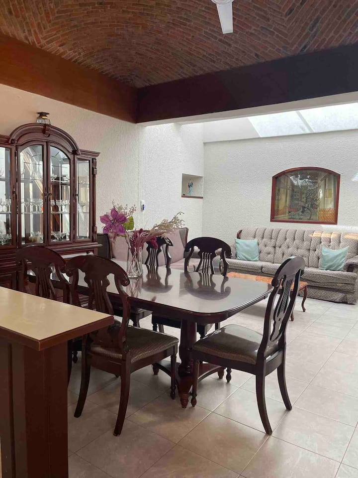 Casa Amplia 8 Pers/4 Recámaras/terraza/poliforum - León