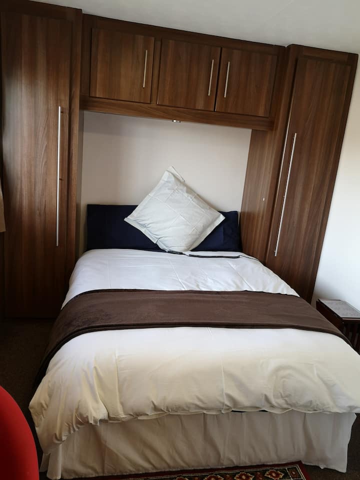 Double Room Close To Town - Aylesbury
