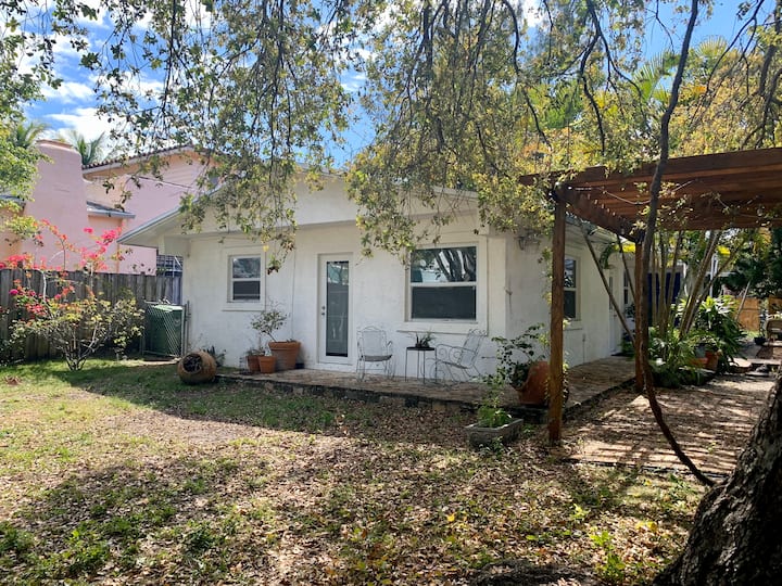 Entire Charming & Cozy Cottage - Miami
