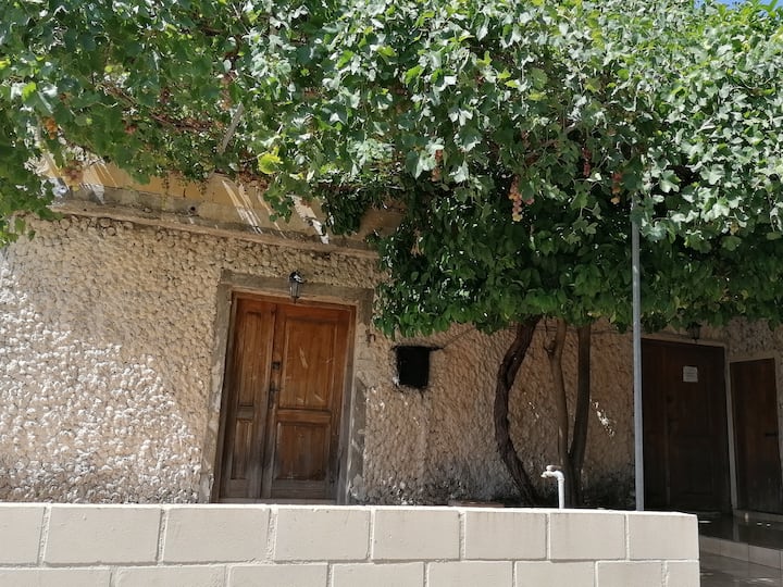 Παραδοσιακή Εξοχική κατοικία στο χωριό φίλουσα - Педулас