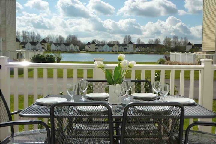 Liming Lodge - Lakeside Holiday In The Cotswolds - Cirencester