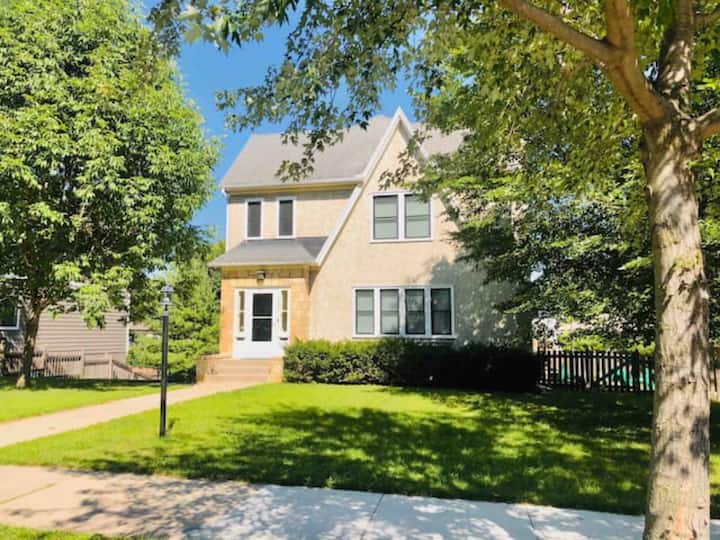 Lynnhurst Upper Duplex - Minneapolis, MN