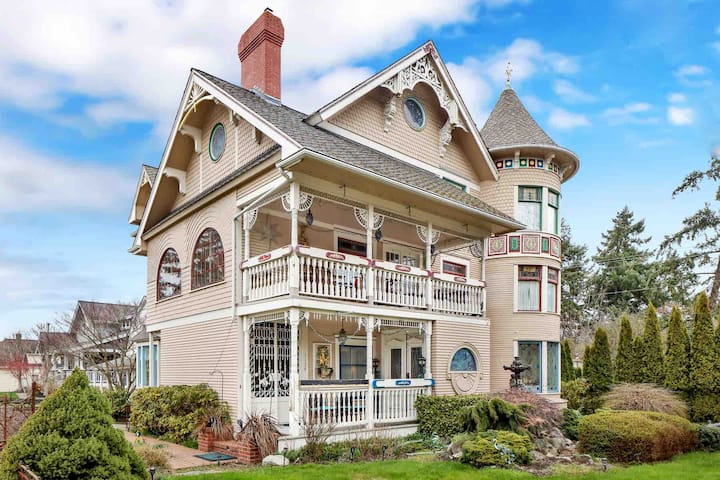 "Victorian Suite" In Historic Fairhaven Home - Bellingham, WA