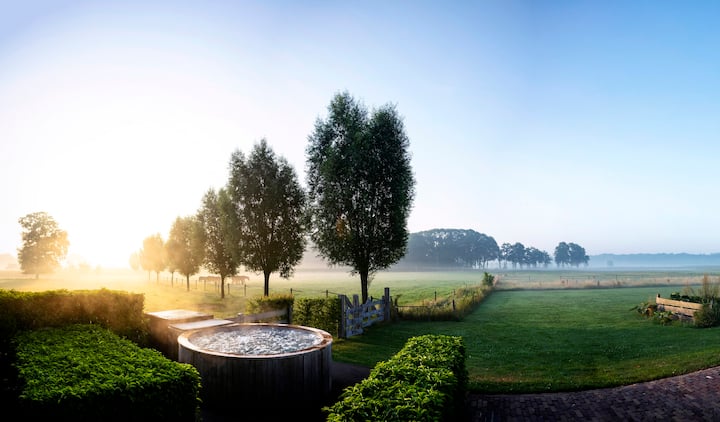 Villa, 10 Rooms For 32 Pers. - Zwolle