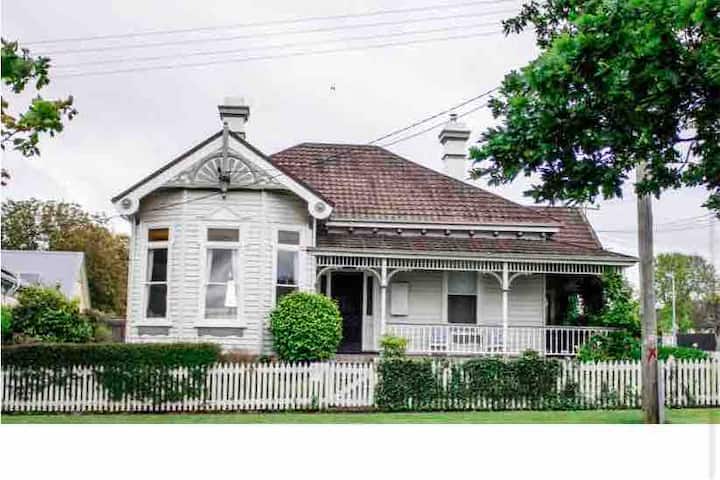 Luxury, Waterfront House, Inner City Location! - Devonport