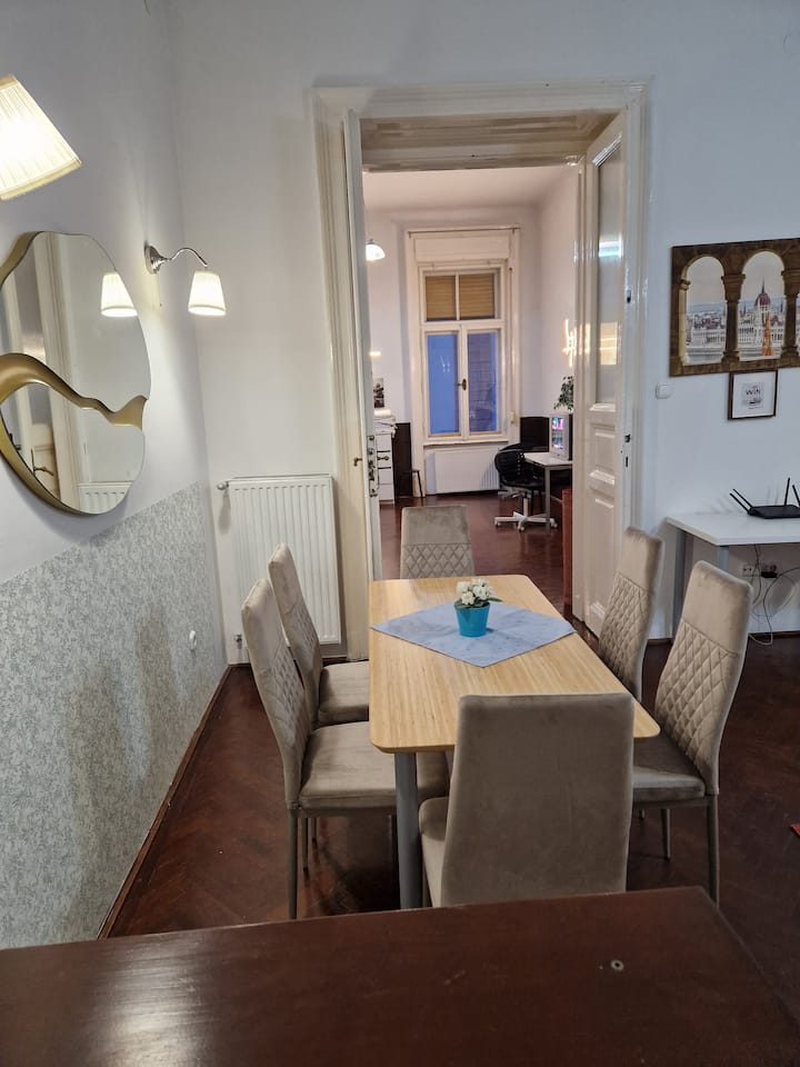 Oktogon For 5 Persons - Budapest