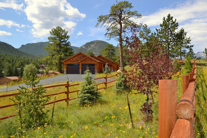 The Summit - 3 Bedroom 2.5 Bathroom Home - Walk To Town - Estes Park, CO