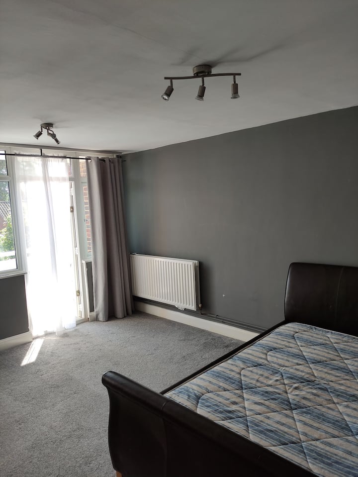 Deluxe Room In Woking Close To Amenities/station - Woking