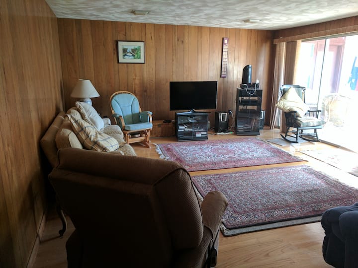 Master Bedroom W/private Bath - Franklin, MA