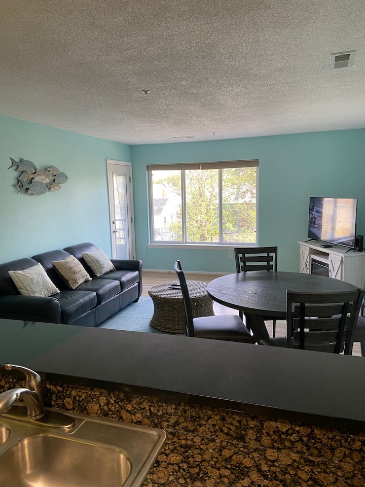 Beautiful Luxury Condo 1.5 Blocks From Oceanfront, Private Parking And A Pool - バージニア州