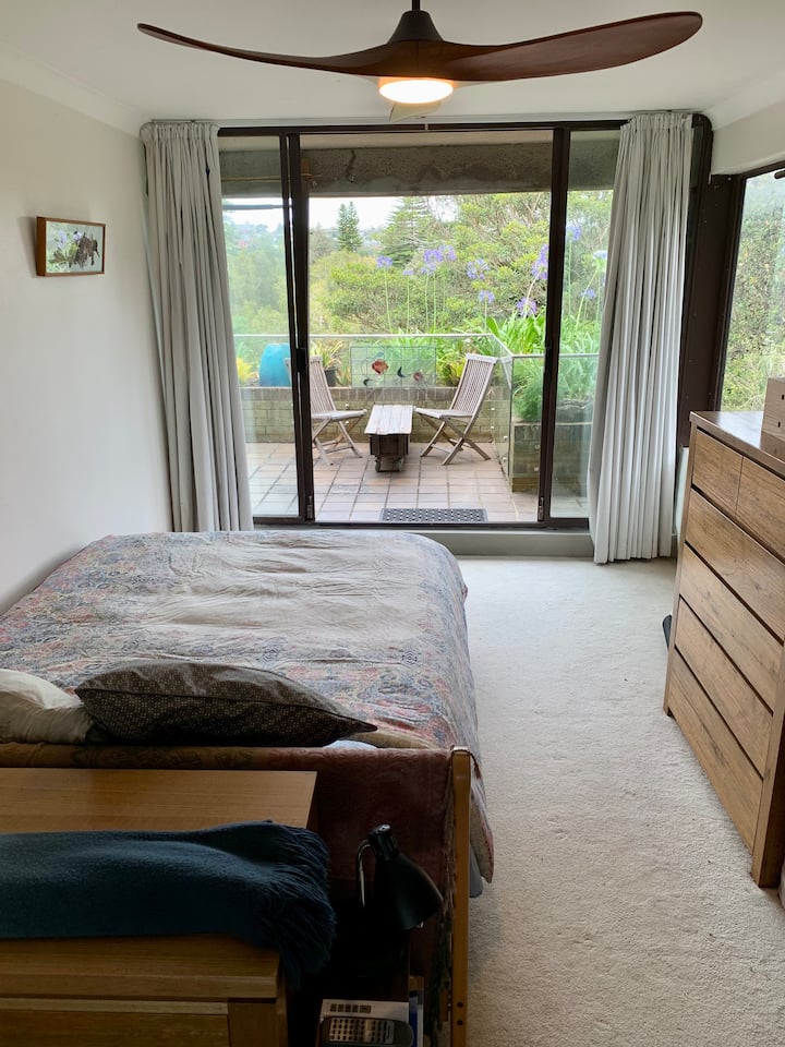 Spacious Lagoon Apartment - Master Bed & Ensuite - Manly