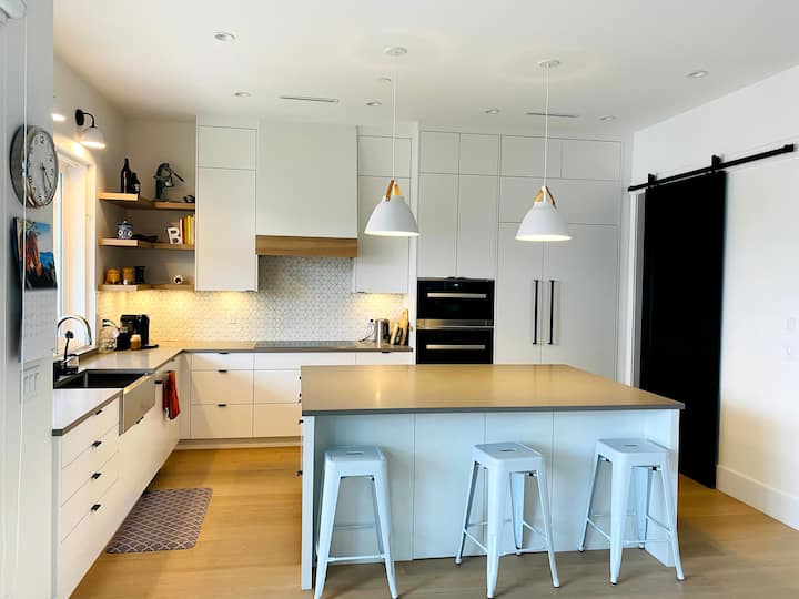 8 Best Airbnbs With Hot Tub In Vancouver, Canada - Updated 2025 | Trip101