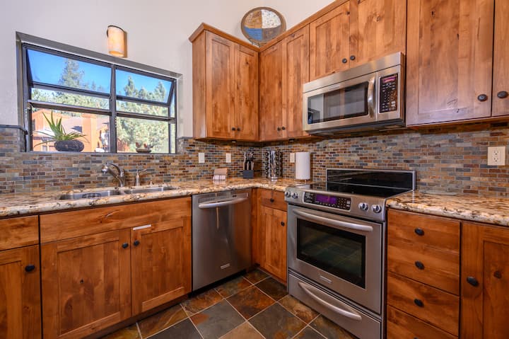 Beautifully Updated Condo Near Golf Course & Shops - Mammoth Lakes