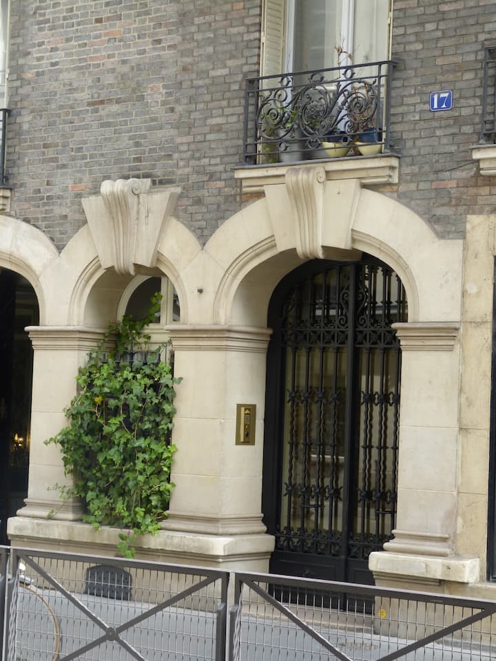 3 Pièces Sur Cour / Notre-dame /  Seine/centre - Paris