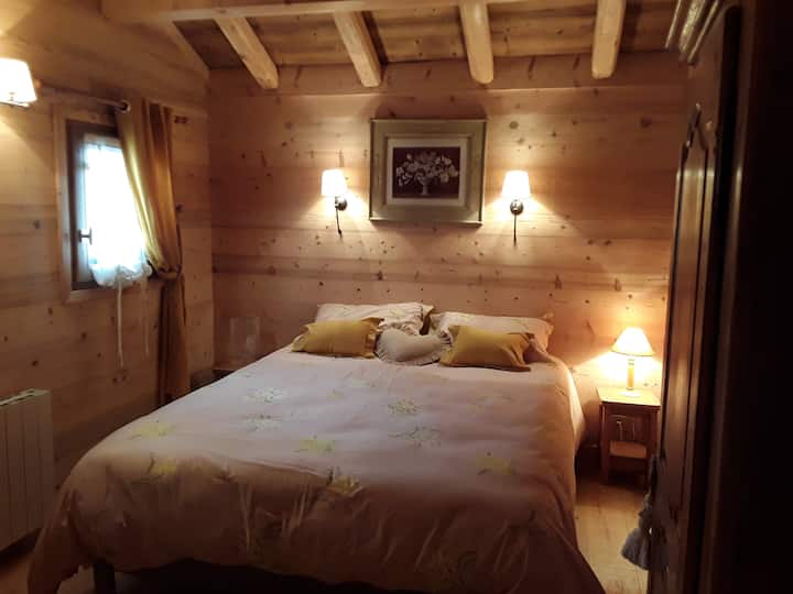 Chambre De Charme Dans Petit Chalet - La Léchère