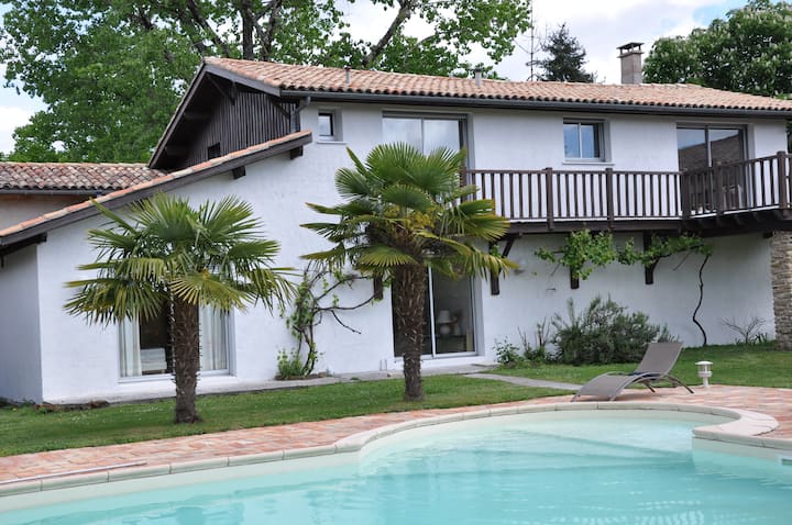 Maison Avec Grande Piscine Au Calme - Hostens