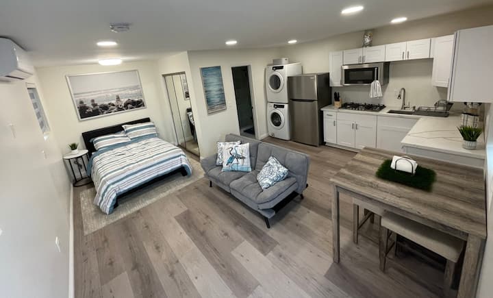 Peaceful Beach Vibes Tiny Home For Perfect Getaway - Azusa, CA