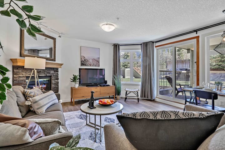 Amazing Mountain View 1 Br/ 1 Bath Condo Canmore - Alberta
