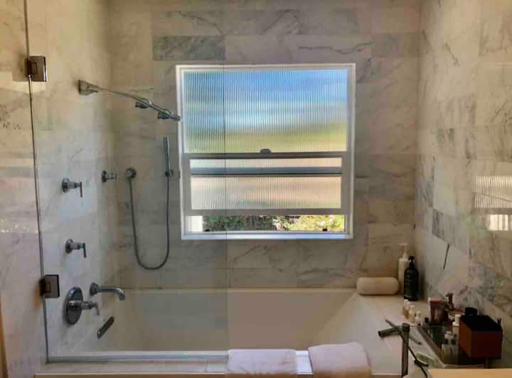 Ocean View Tree House Styled Guest Apartment. - Santa Barbara, CA